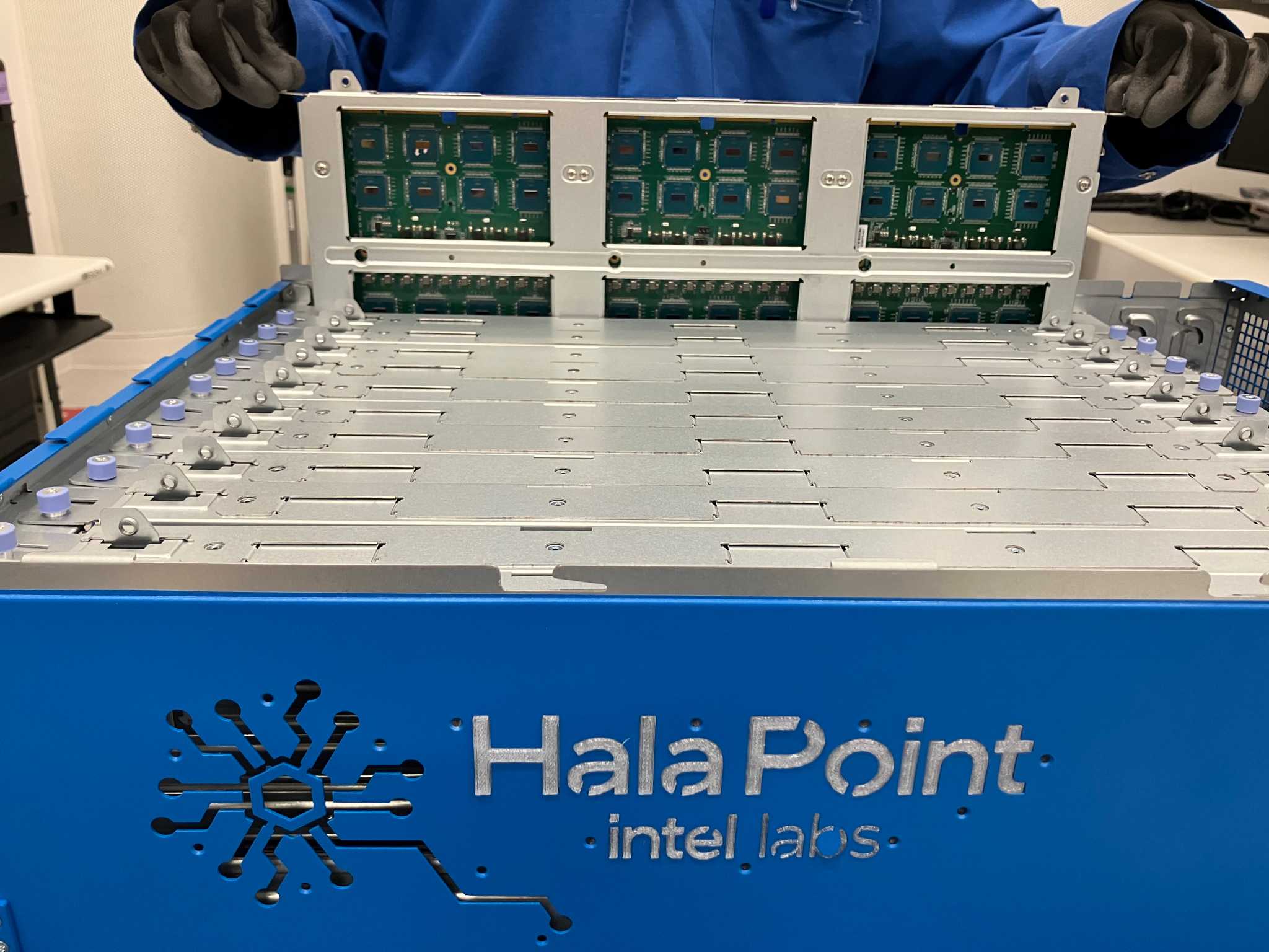 Intel builds world’s largest neuromorphic system | Network World