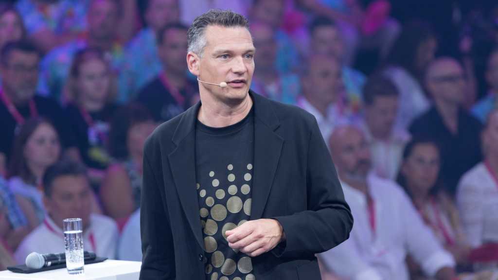 Georg Schmitz-Axe nimmt überraschend Abschied beim Telekom-Partnertag ...
