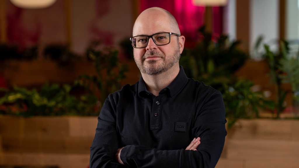 Georg Schmitz-Axe nimmt überraschend Abschied beim Telekom-Partnertag ...